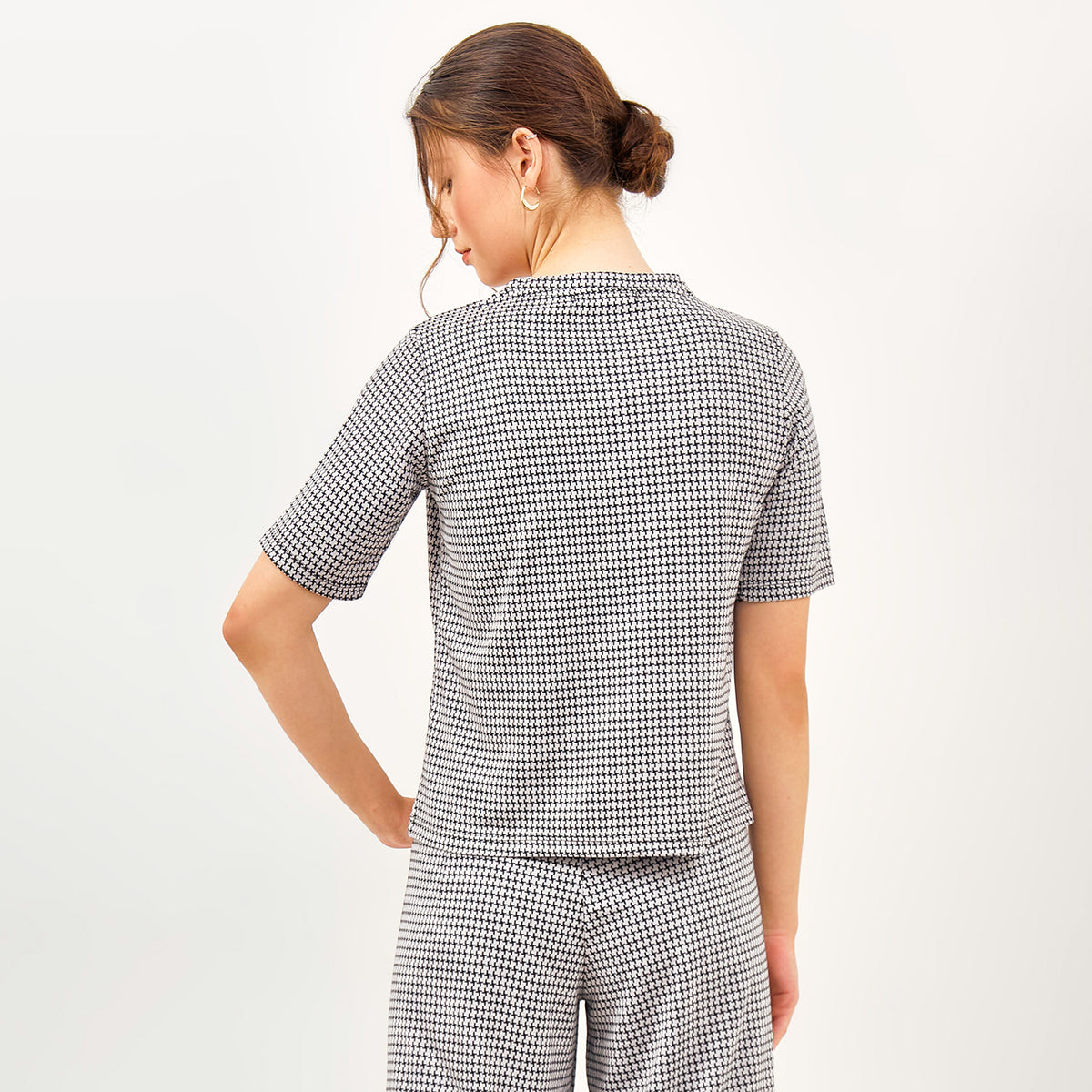 SIMPLICITY Houndstooth Pattern Top – www.simplicity.co.id