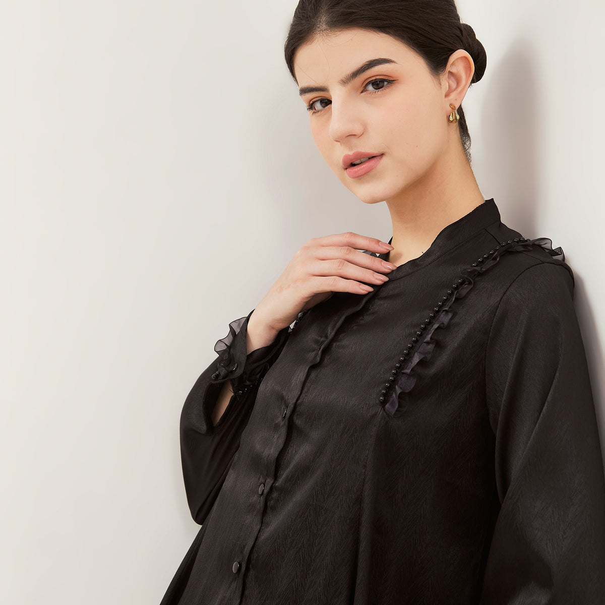 SIMPLICITY Black Pearl Frill Blouse – www.simplicity.co.id